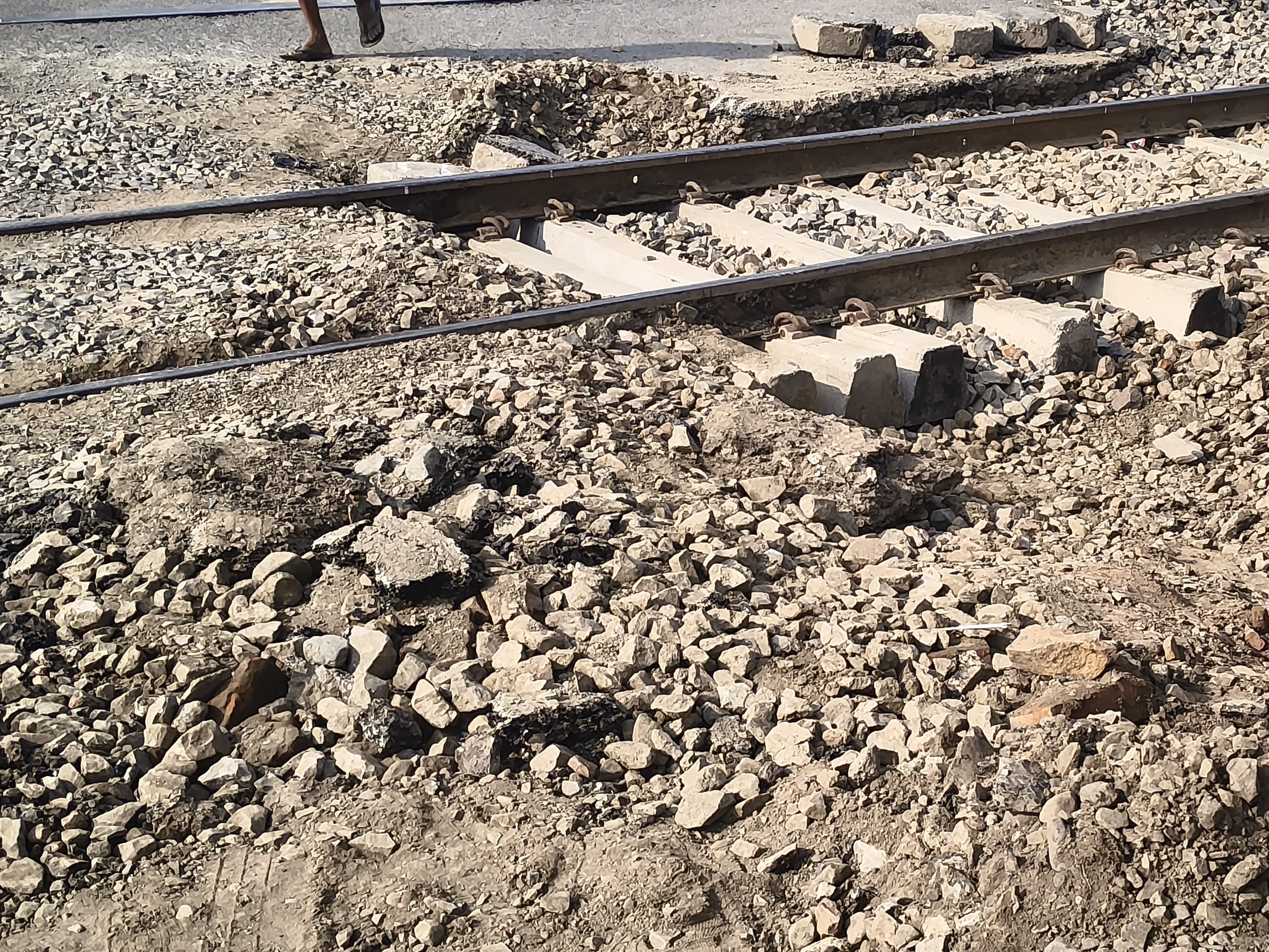 Dildarnagar Traffic Jam | Overbridge Demand Rises as Gitti Scatters at ...