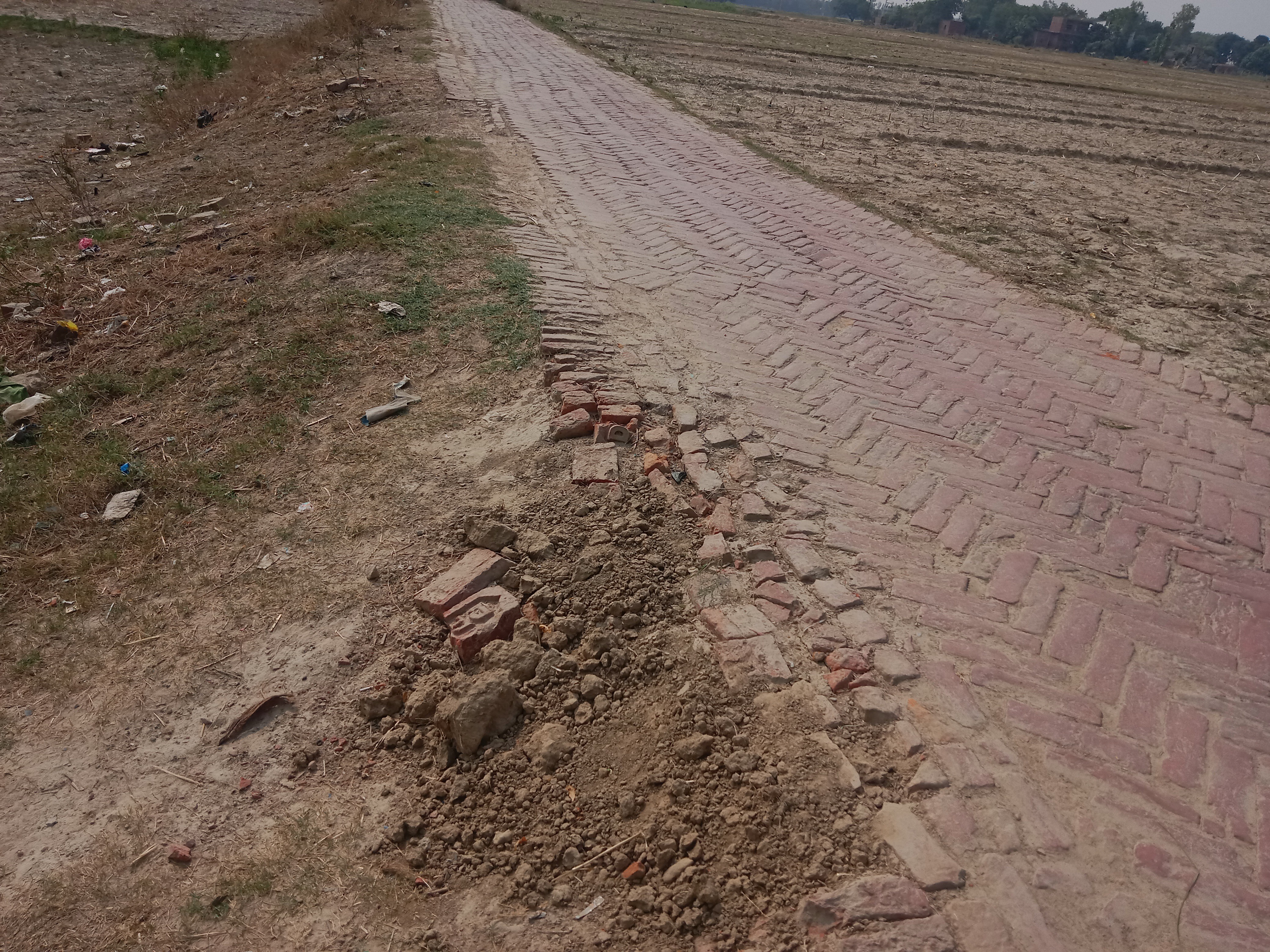 Bhadohi Road Trouble | Villagers & Students Face Issues Due to Jara Road