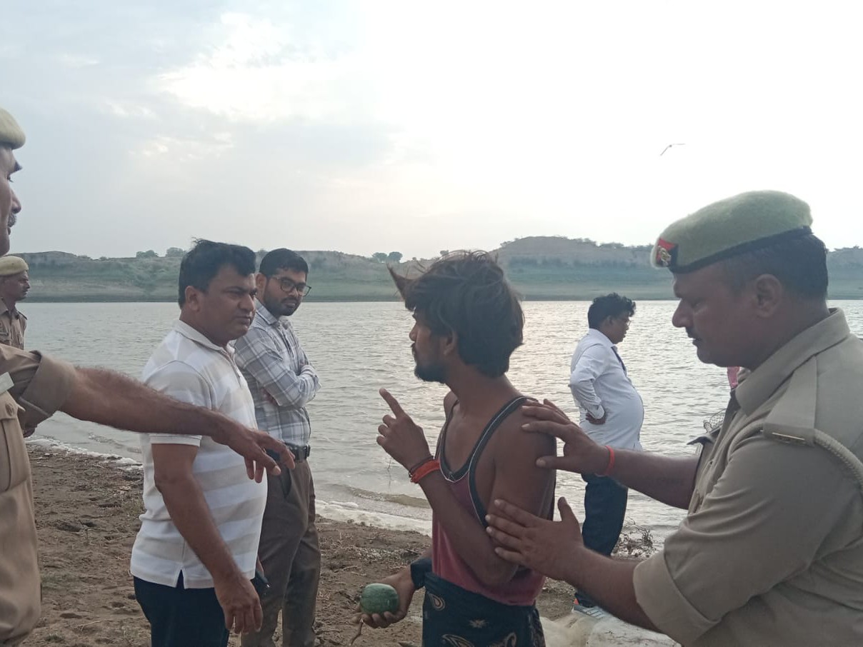 Chitrakoot Yamuna River Illegal Fishing Nets Seized | Administration Action