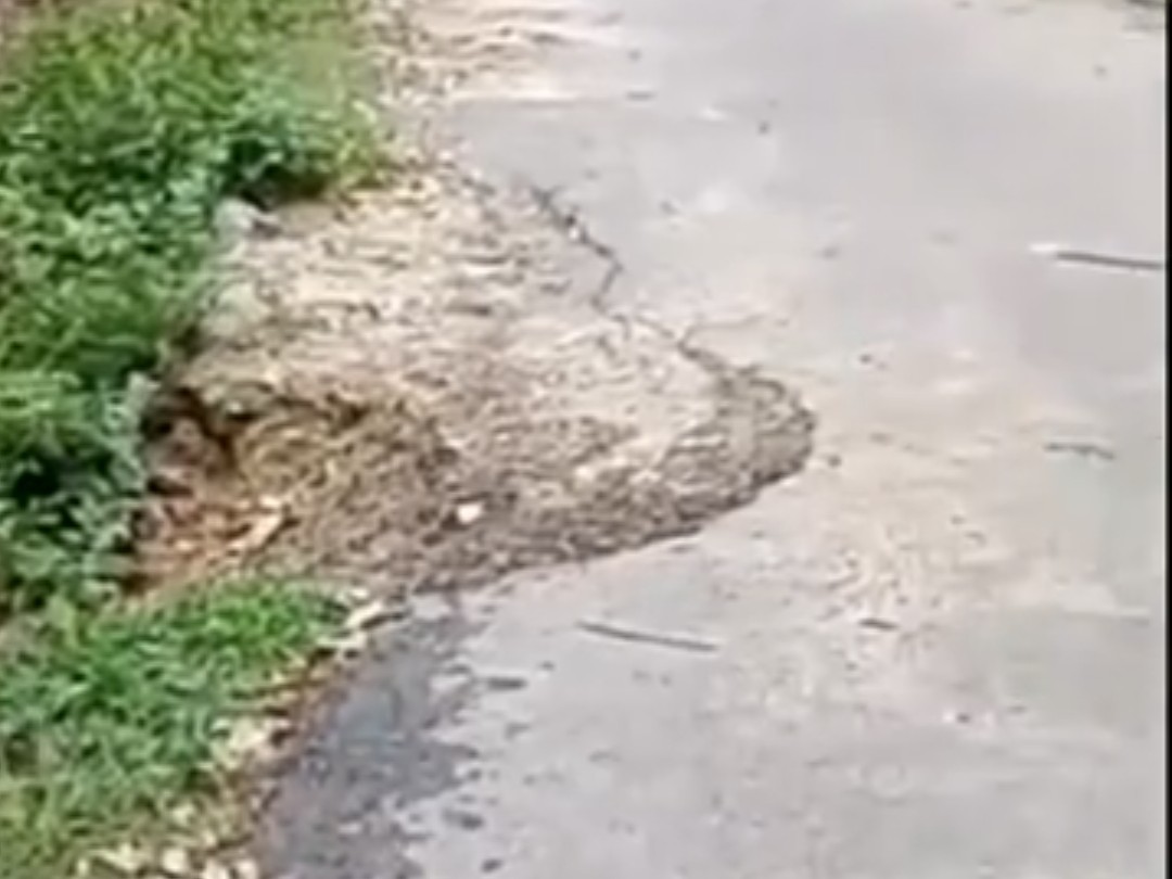 Barabanki Road Danger | Naniha Pur Gadda Rain Repair Demand