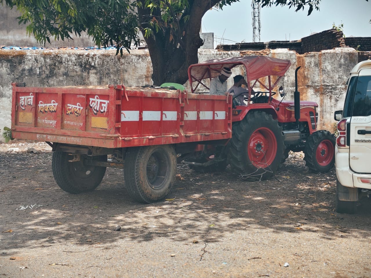 MP Mineral Dept Cracks Down on Murrum & Sand Transport | 9 Vehicles Seized