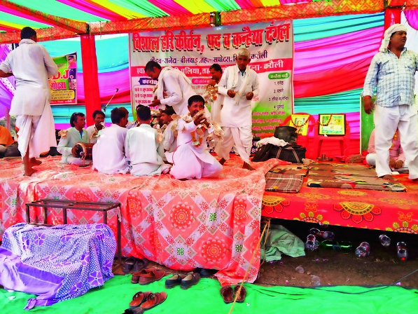 Presentations of religious and mythological stories in Harikirtan Dangal