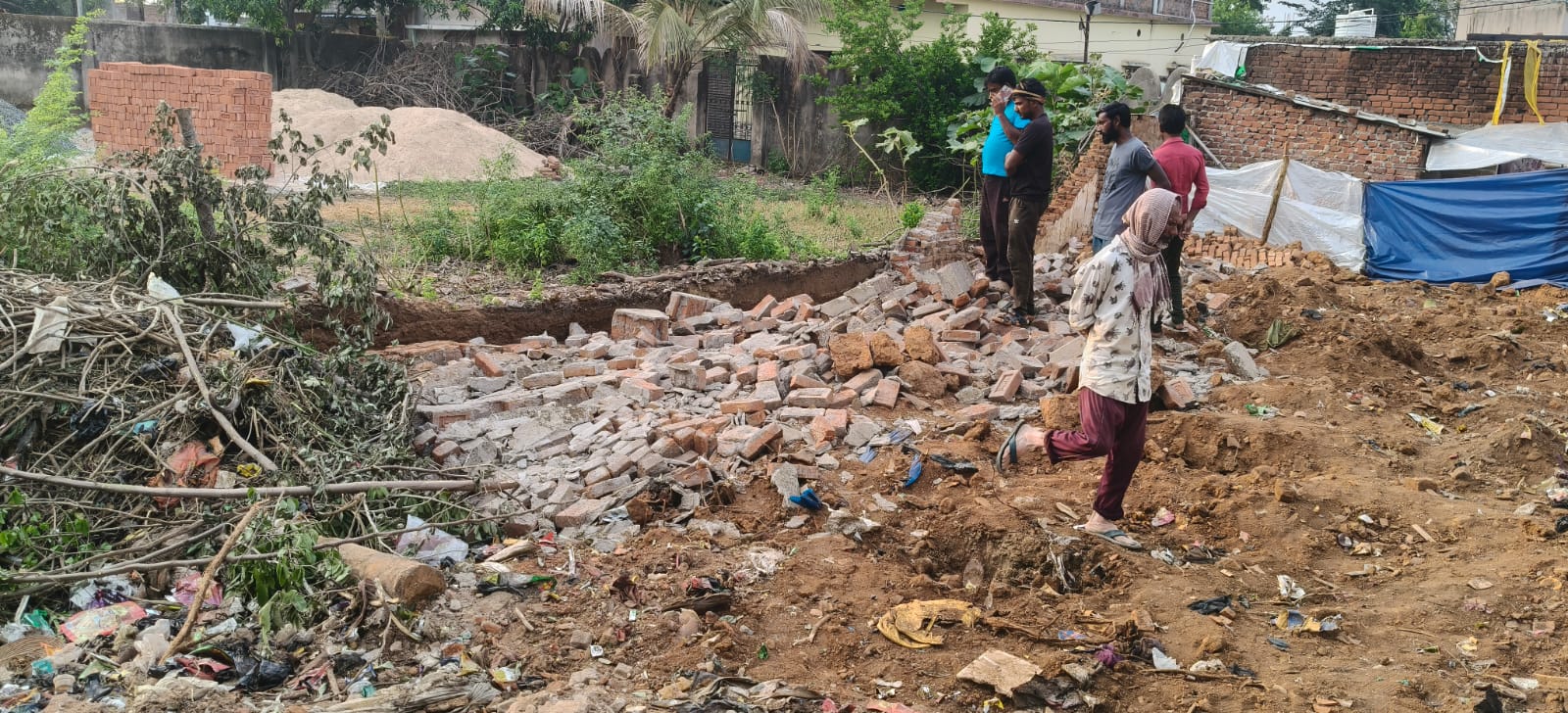 Laborer killed, contractor and three others injured in Konara wall collapse