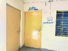 Jaipur Discom's AEN office remained locked till 11 am, consumers kept ...