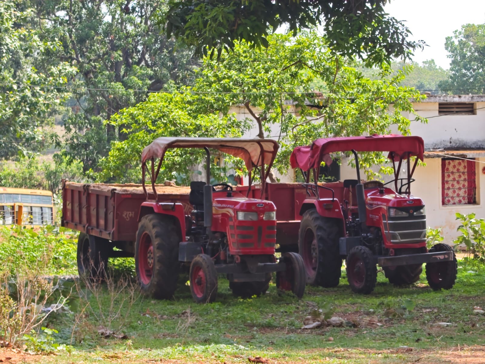 MP Mineral Dept Cracks Down on Murrum & Sand Transport | 9 Vehicles Seized
