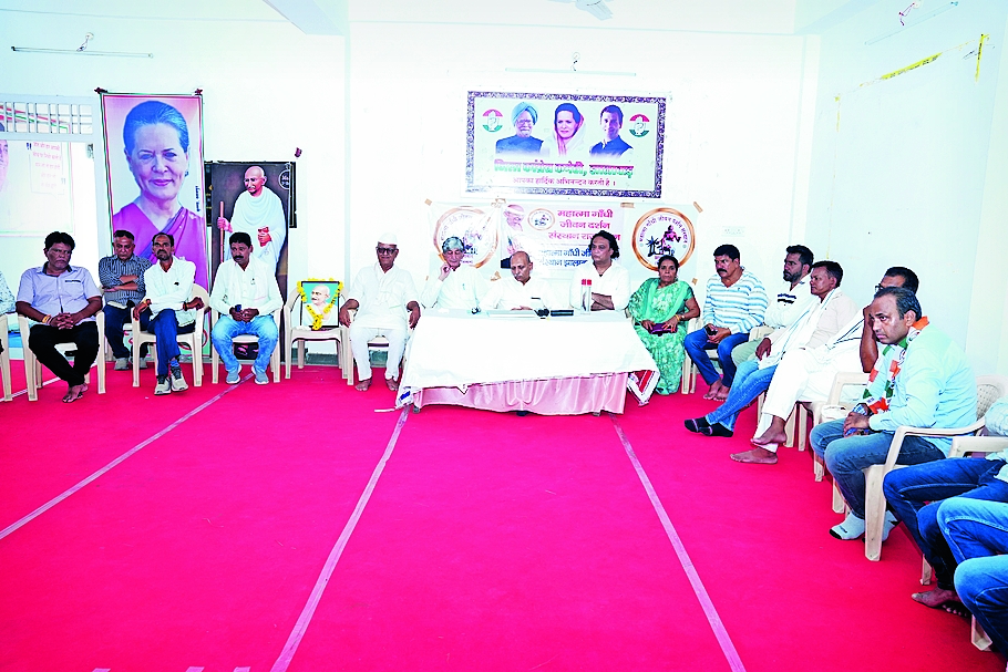 Spread Gandhi's thoughts to the masses: Joshi