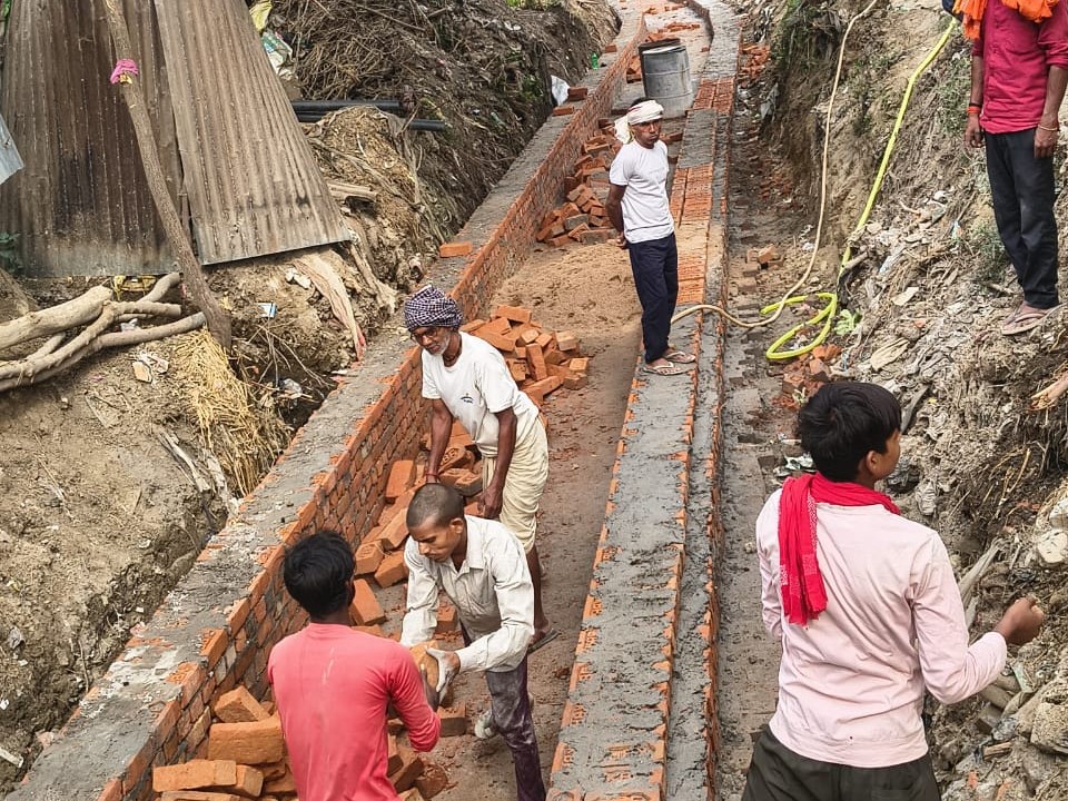 Barabanki Jaroli Village Drainage Issue Resolved | Dainik Bhaskar Impact