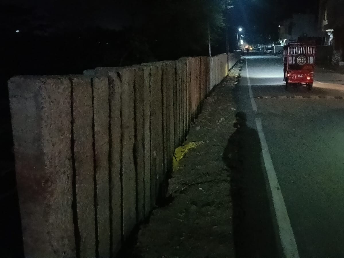 Bina Railway Wall Protest | Residents Demand 3 Feet Space