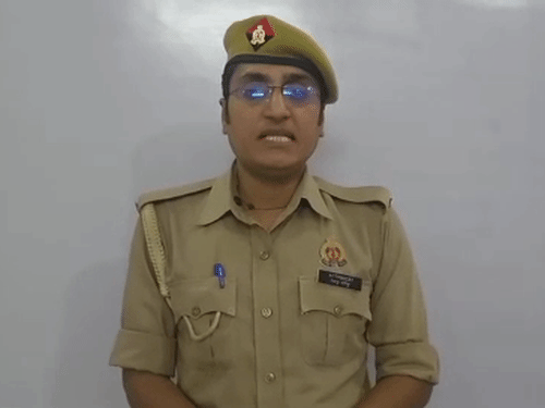 UP Police Corruption Exposed; Officers Vs Constable | Guard Commander ...