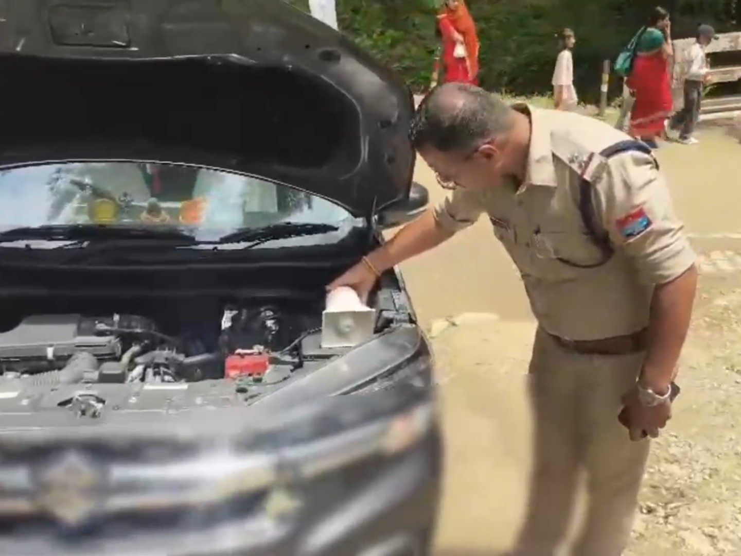 Jageshwar: UP Vehicle Hooter Removed During Checking