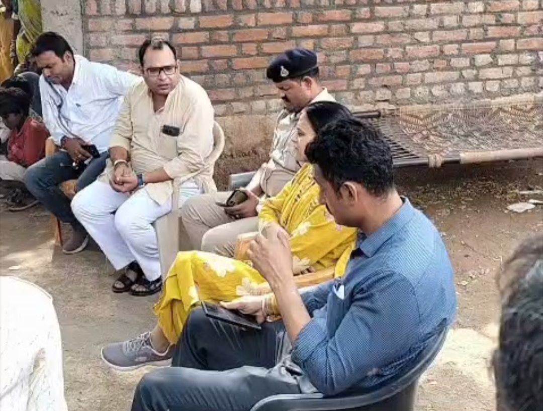 Gadla Gird Pardhi Terror | Villagers Meet Officials