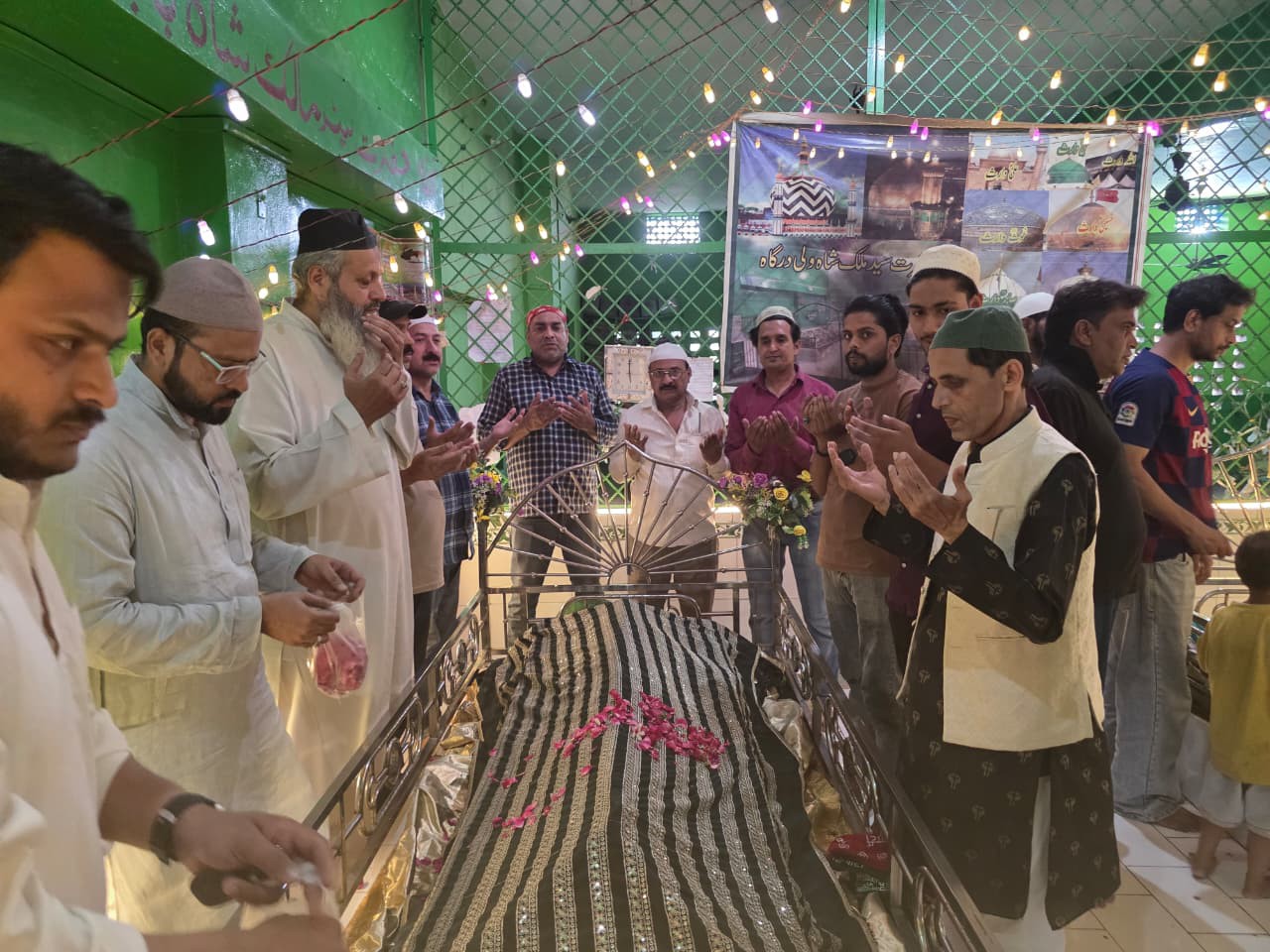 Sambhal Baba Mallik Shah Urs: Peace Prayers by SP Leader Sachin Israeli