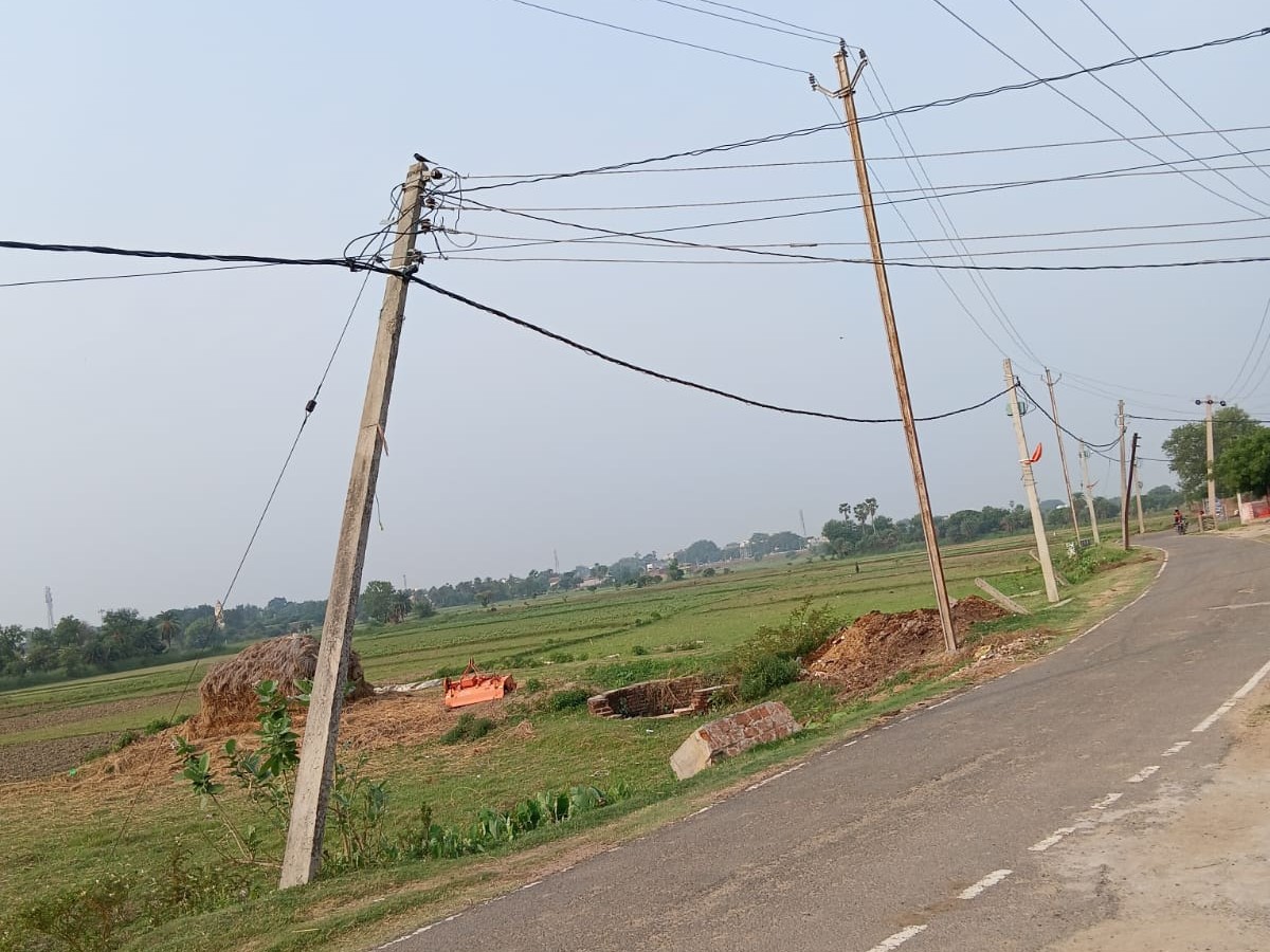 Bausi Bihar Danger Electric Pole Houses Risk; Accident Fear
