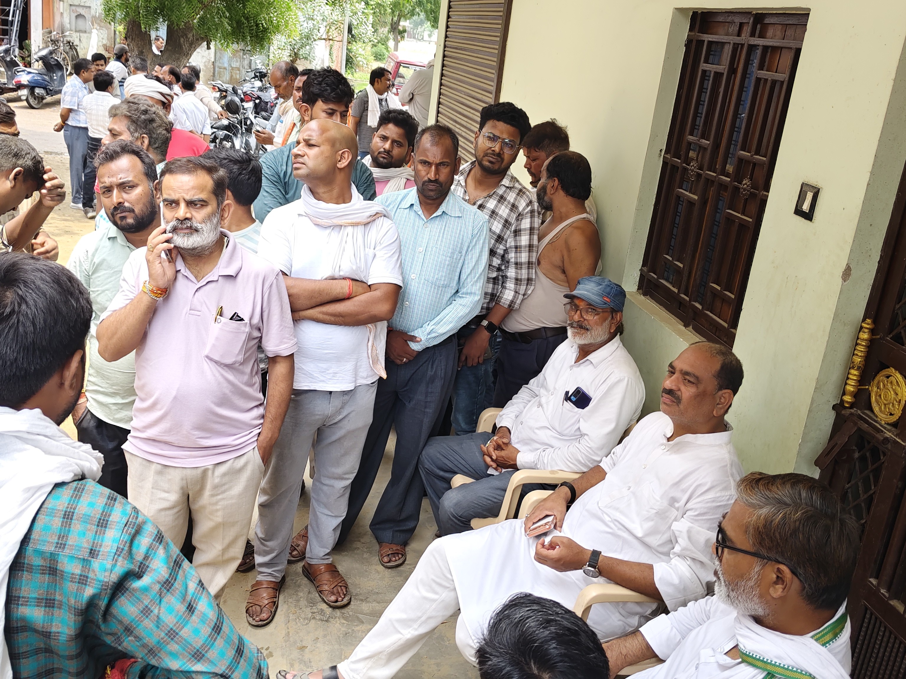 Phoolpur MP Praveen Patel Condolence | Unnao Expressway Accident Family ...