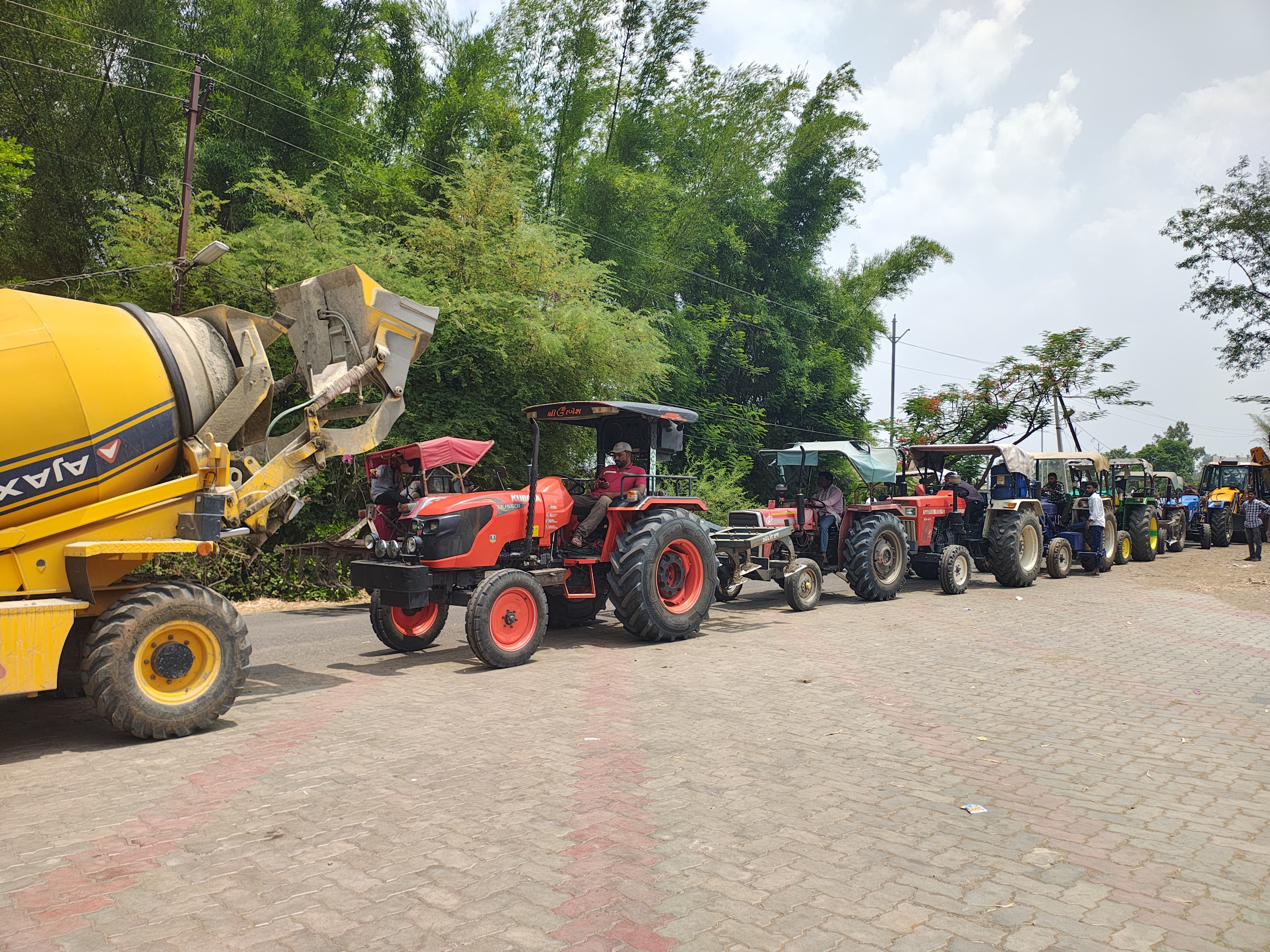 Seoni Malwa Diesel Ban Sparks Farmer Distress | Petrol Pump Queues