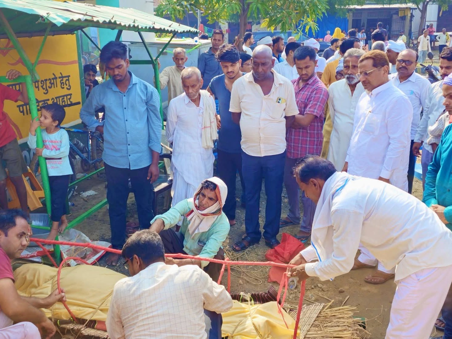 Basti MLA Rajendra Chaudhary Condolence Visit | Sugriv Chaudhary Demise