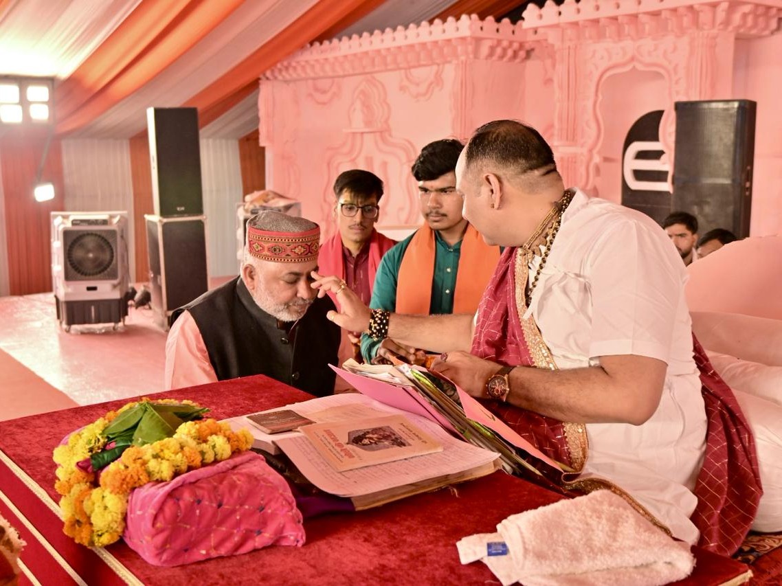 Pandit Pradeep Mishra Reveals Shiv Parivar Secret in Balia