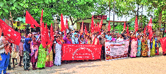 CPI-ML and Rural Labour Assembly staged a sit-in at Kundhit office ...