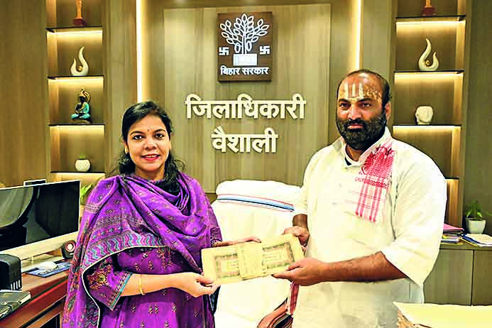 52 rare manuscripts dating back 100 years were found in Patepur Math.
