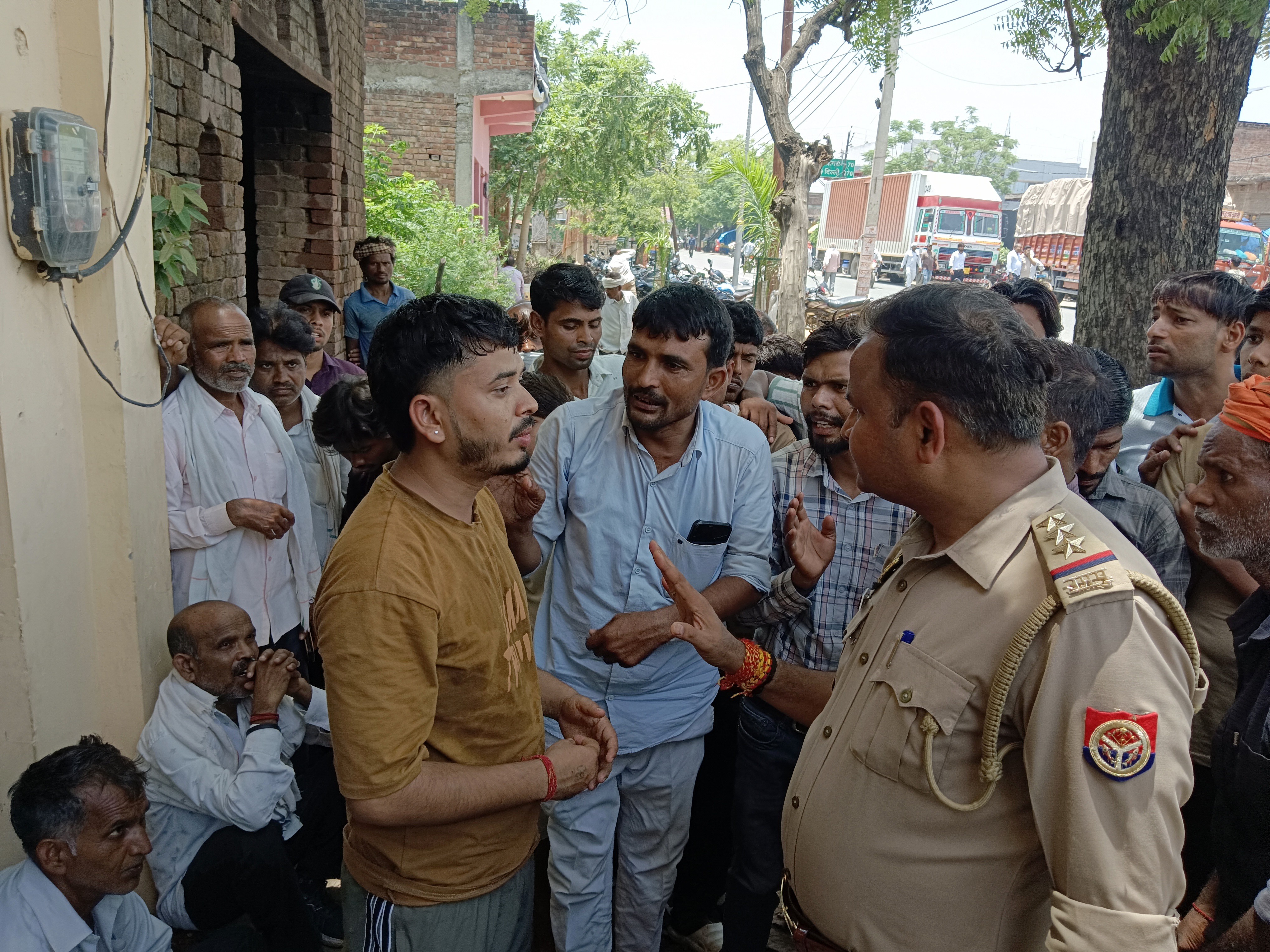 Agra Bah Woman Murder Allegation | Road Blockade