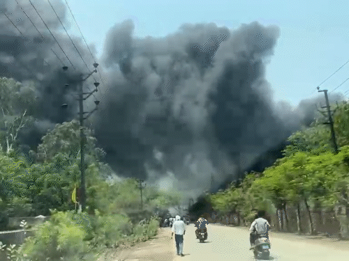 Raipur Oil Factory Fire | Smoke Billows, Fire Brigade Arrives; VIDEO