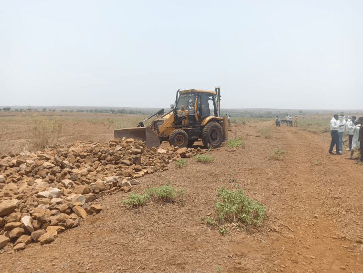 Neemkheda Land Encroachment Removed | 3 Hectares Forest & Pasture Freed