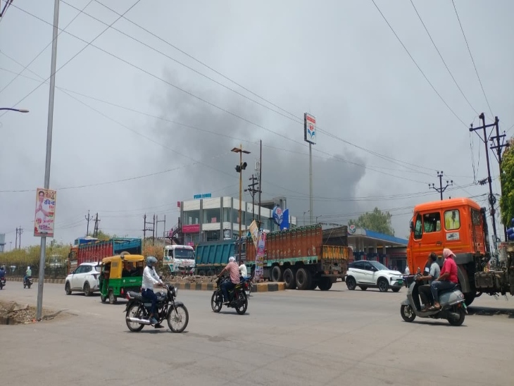 Raipur Oil Factory Fire | Smoke Billows, Fire Brigade Arrives; VIDEO