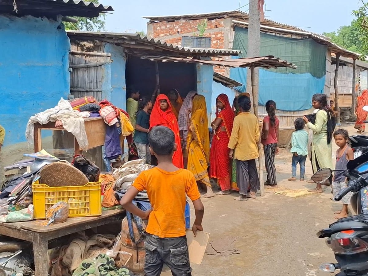 Madhubani Gas Leak Fire | House Burns, Son Injured
