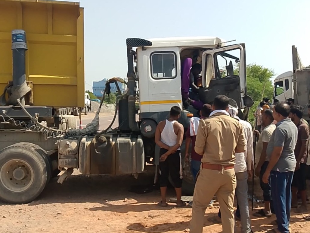 NH-34 Accident: Hamirpur Dumpers Collide, Driver-Helper Injured