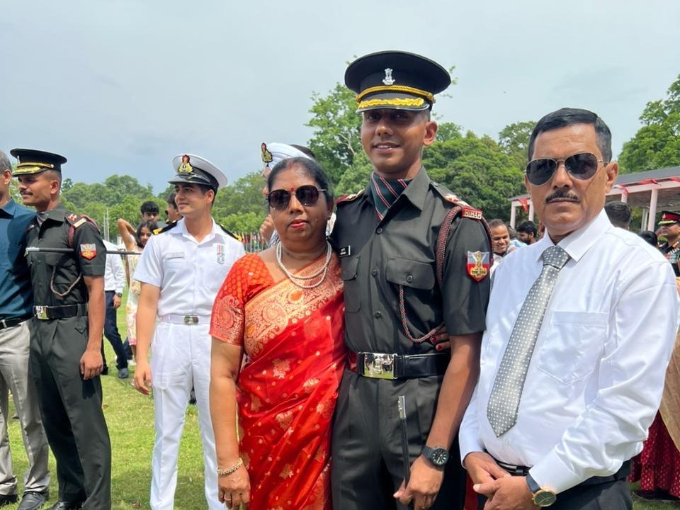 Pauri Ex-Soldier Son Shubham Negi Becomes Lieutenant