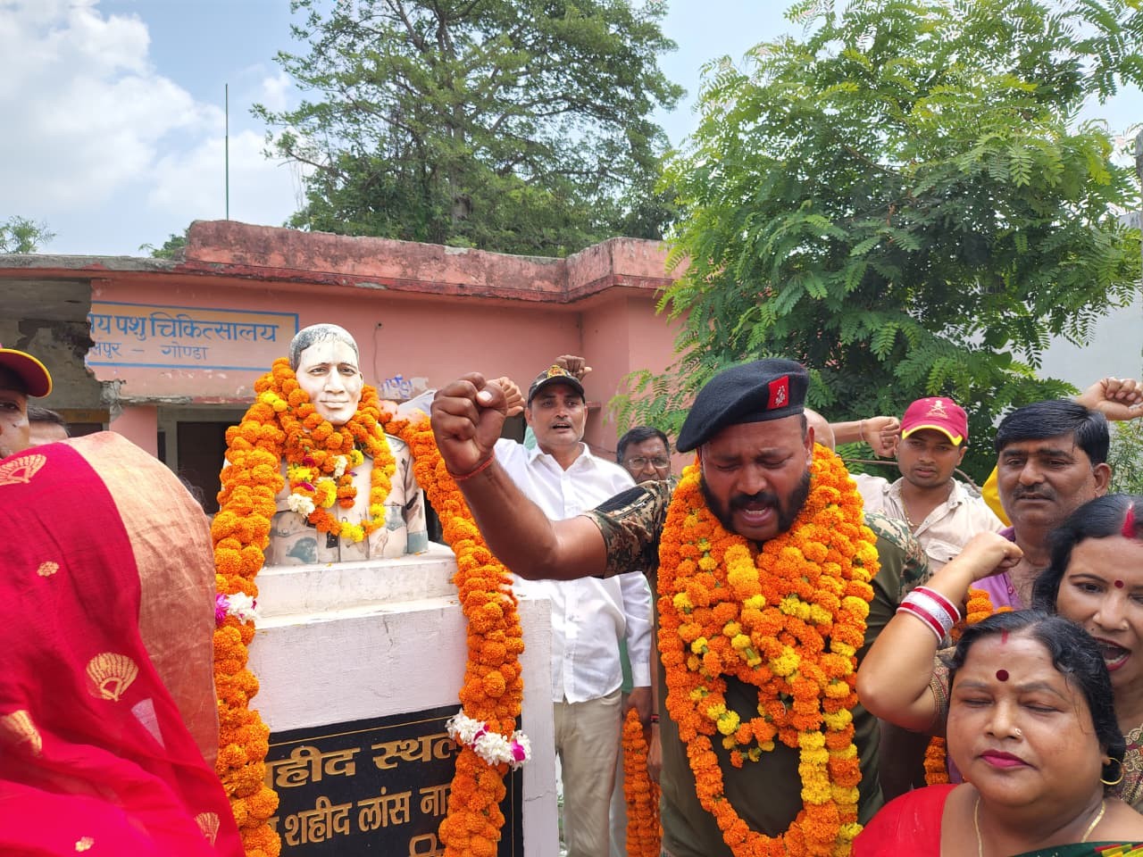 Balpur Veteran Soldier Dharmendra Singh Commandos Homecoming | Grand ...
