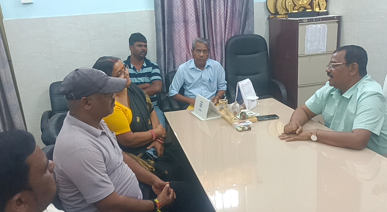 The committee met the CS of Sadar Hospital and demanded improvement.