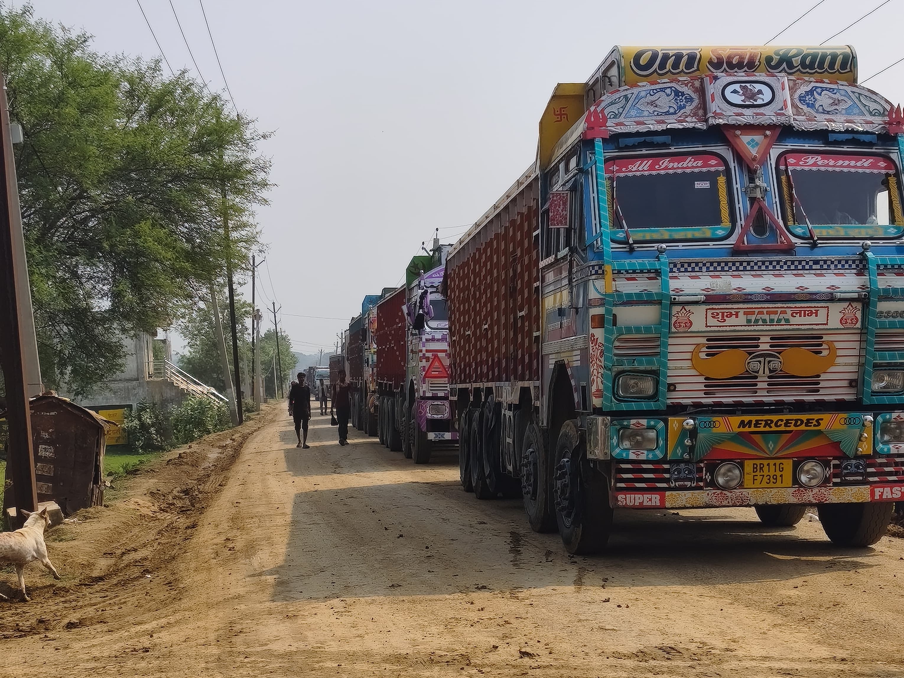 Giddhaur Bridge Traffic Jam | Sand Trucks Block Roads; Locals Stranded