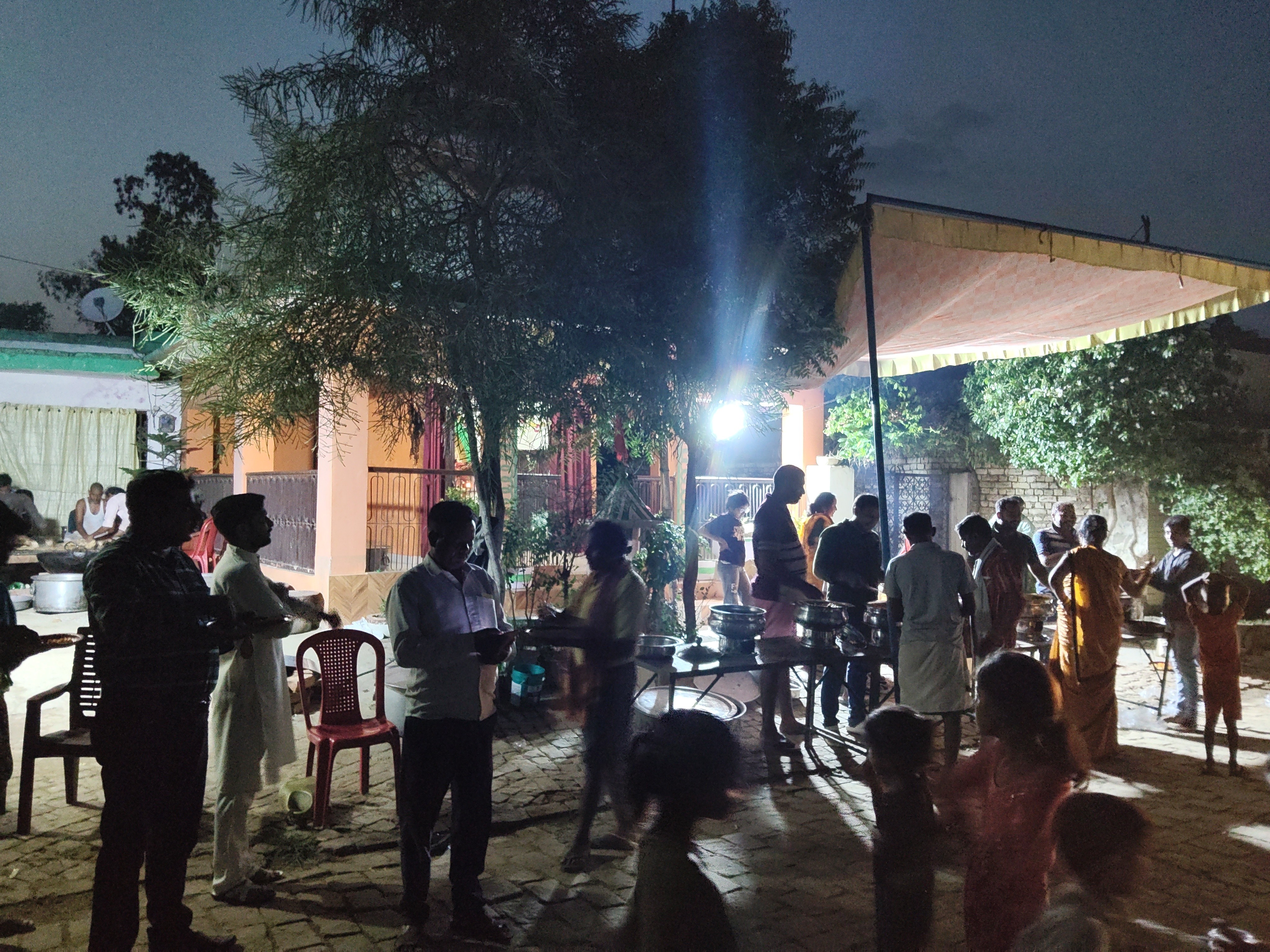 Gorakhpur Durga Mandir Bhandara: Villagers Darshan, Prasad