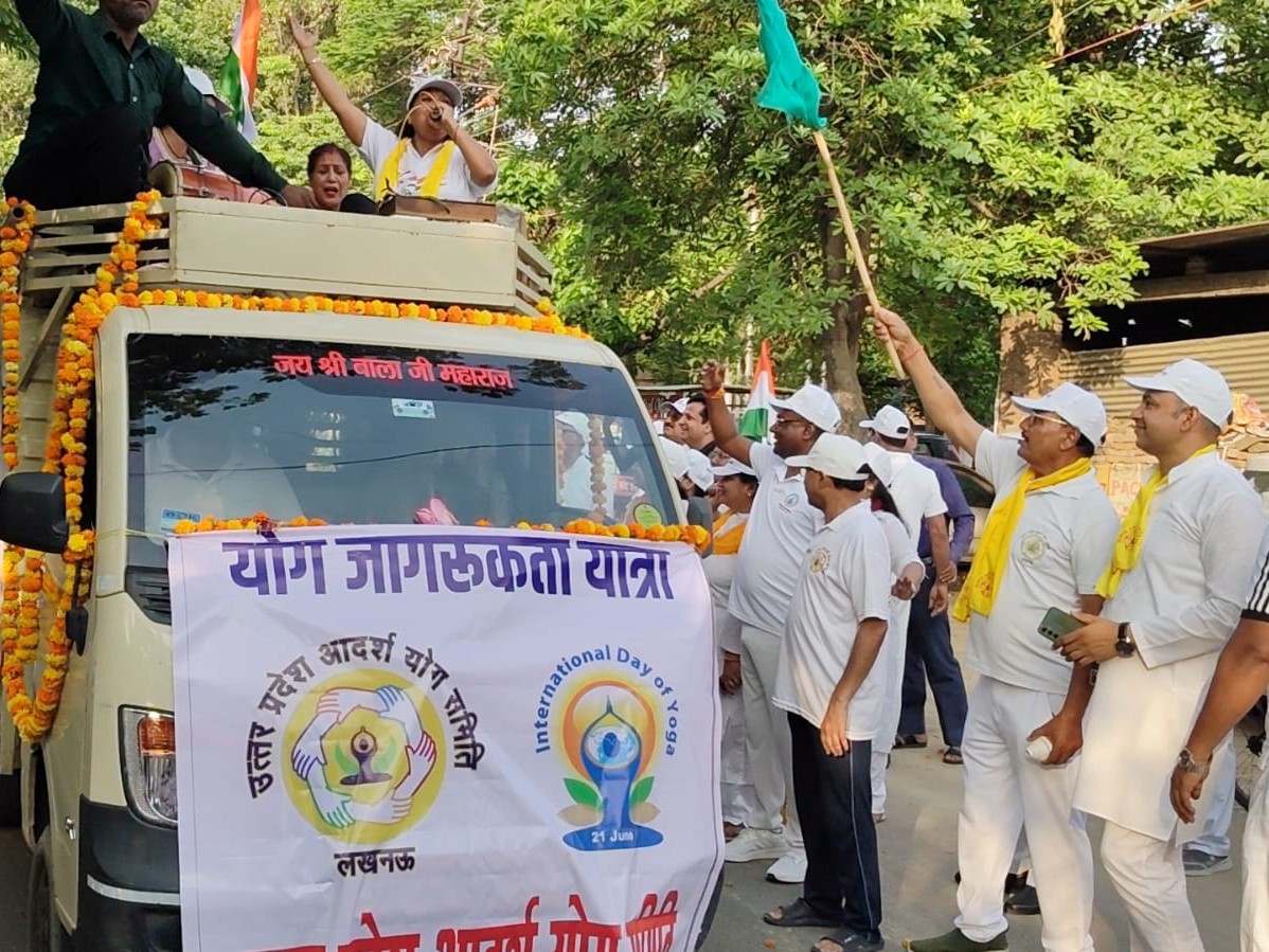 Lucknow Yoga Day: 2000 Yogis Gather | Health Message