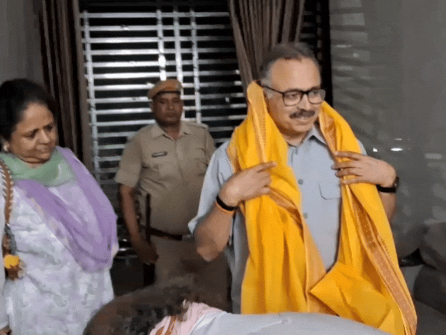 Rajasthan DGP Rajiv Sharma Govardhan Parikrama | Public Safety Top Priority