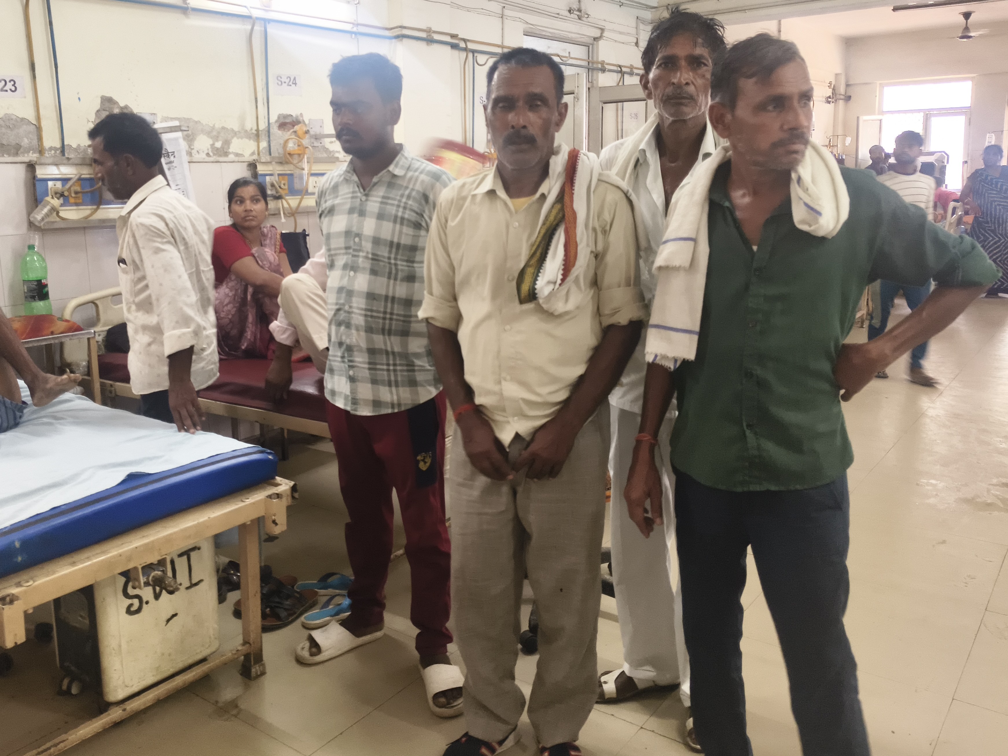 Hardoi Man Falls Roof Due Monkey Attack | Elderly Injured