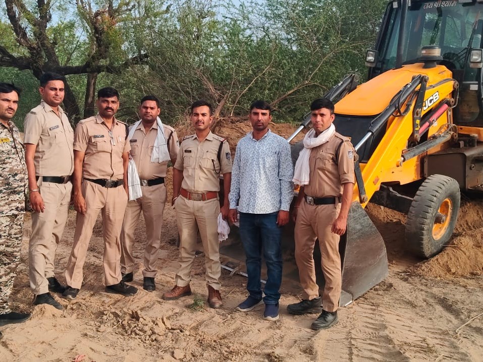 Illegal Sand Transport Seized; Tractor Arrested in District