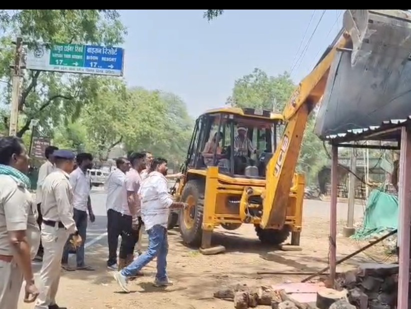 MP Tehsildar Orders JCB Demolition of 2 Illegal Dhabas on Madhai Road