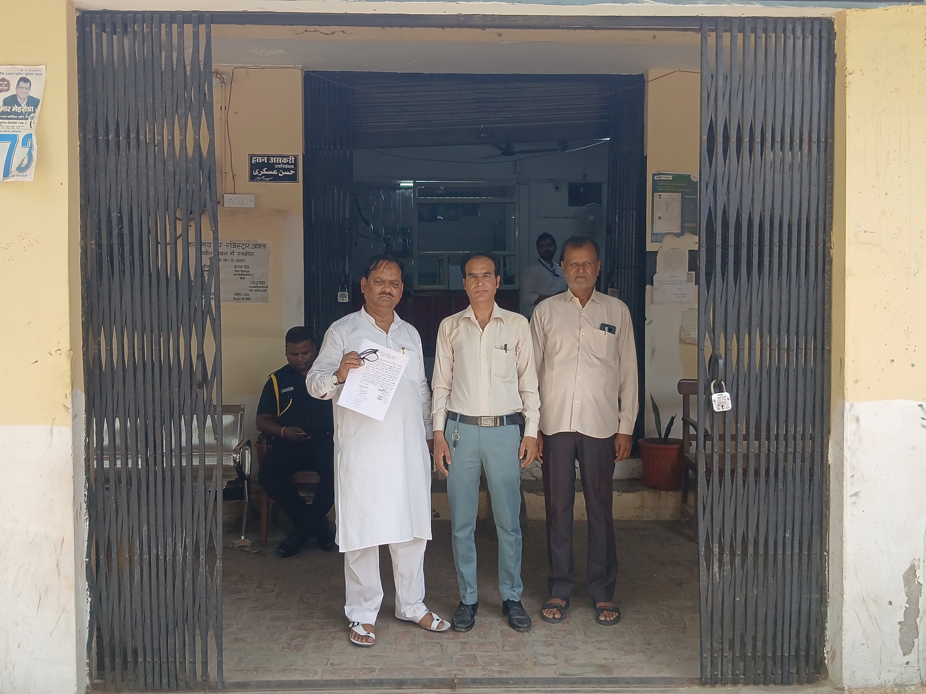 Aawla Stamp Vendors Protest E-Registration System
