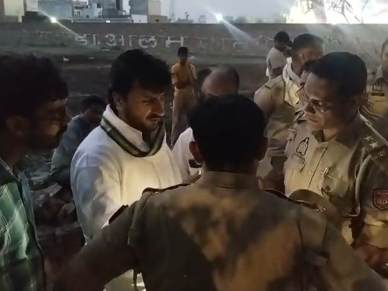 Sambhal SP MLA Sister & Businessman Land Dispute; MLA Son Present