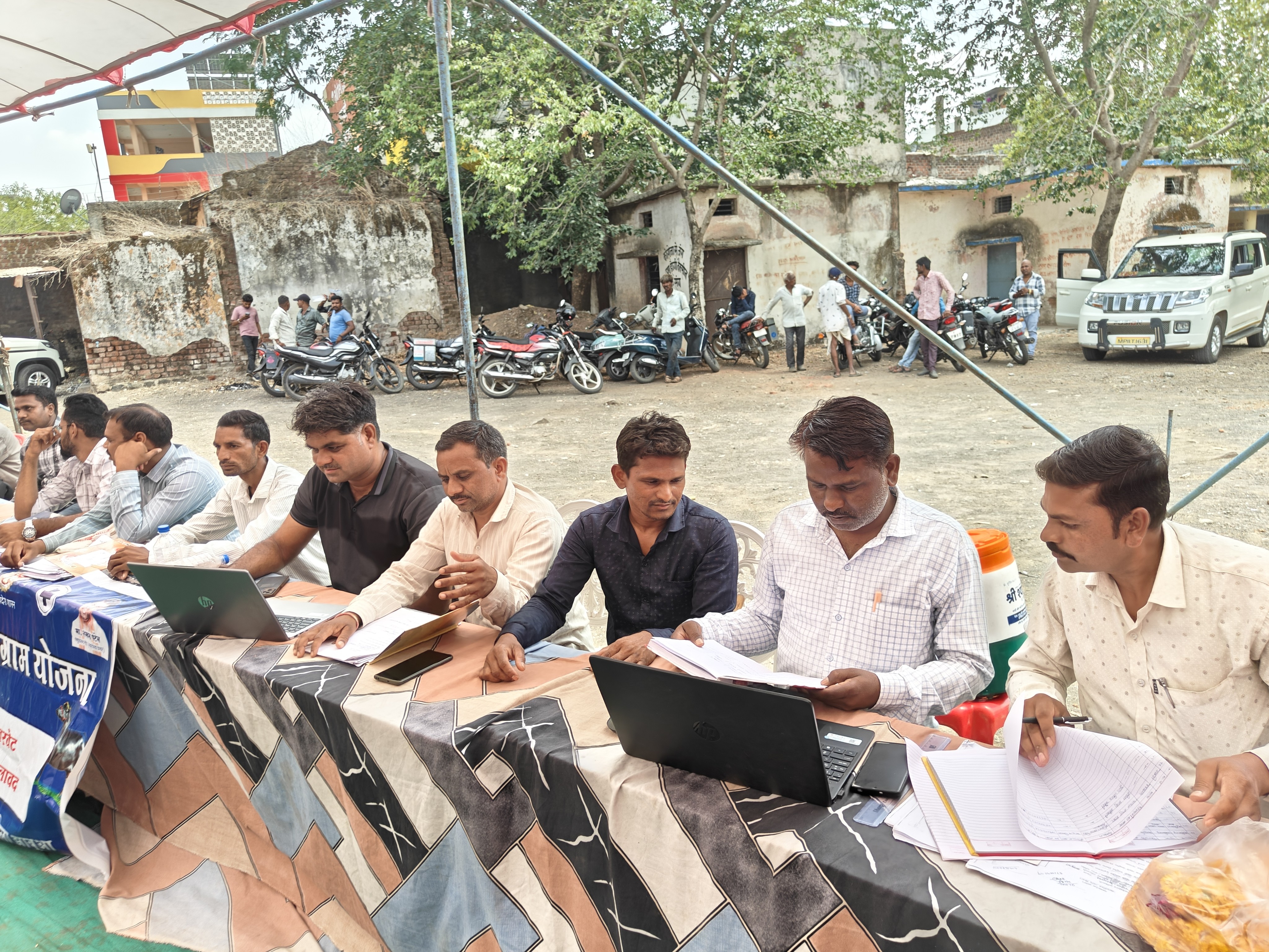 Jhabua CEO Listens Grievances | Building Quality Check Ordered
