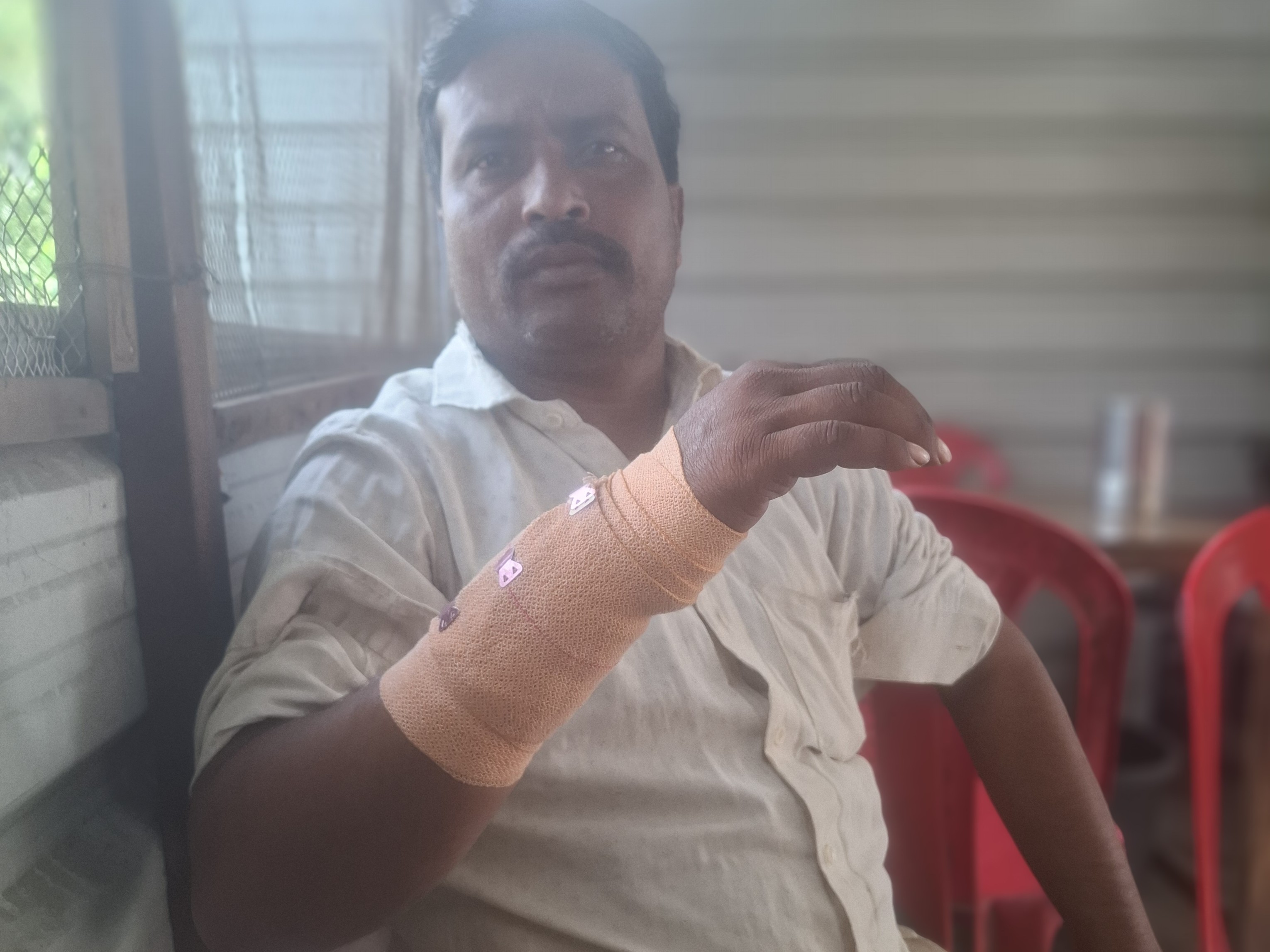 Gonda Bike Accident | Kishundaspur Market Youth Injured