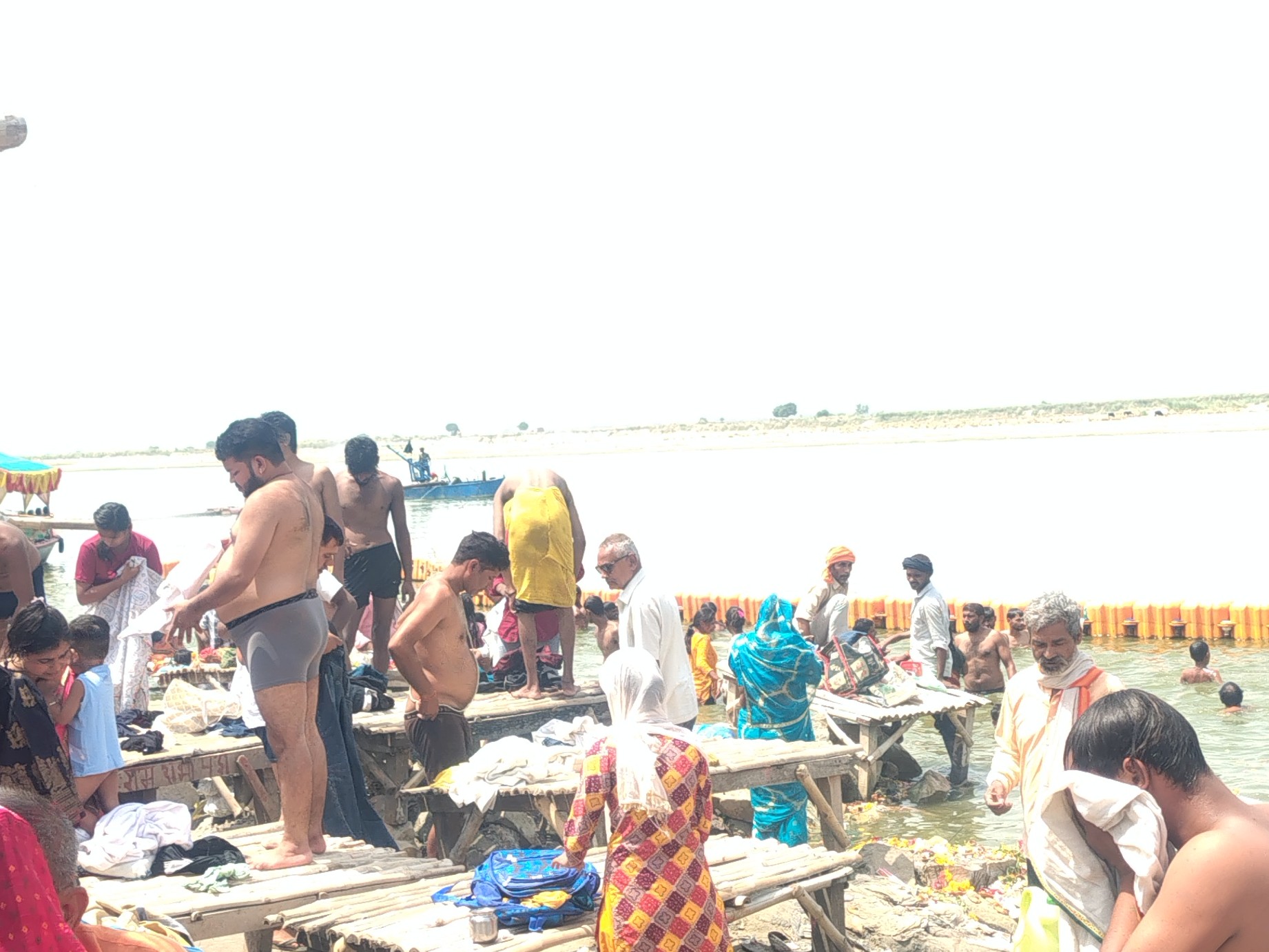 Shanta Devi Ghat Sees Pilgrim Flood on Amavasya Ganga Snan