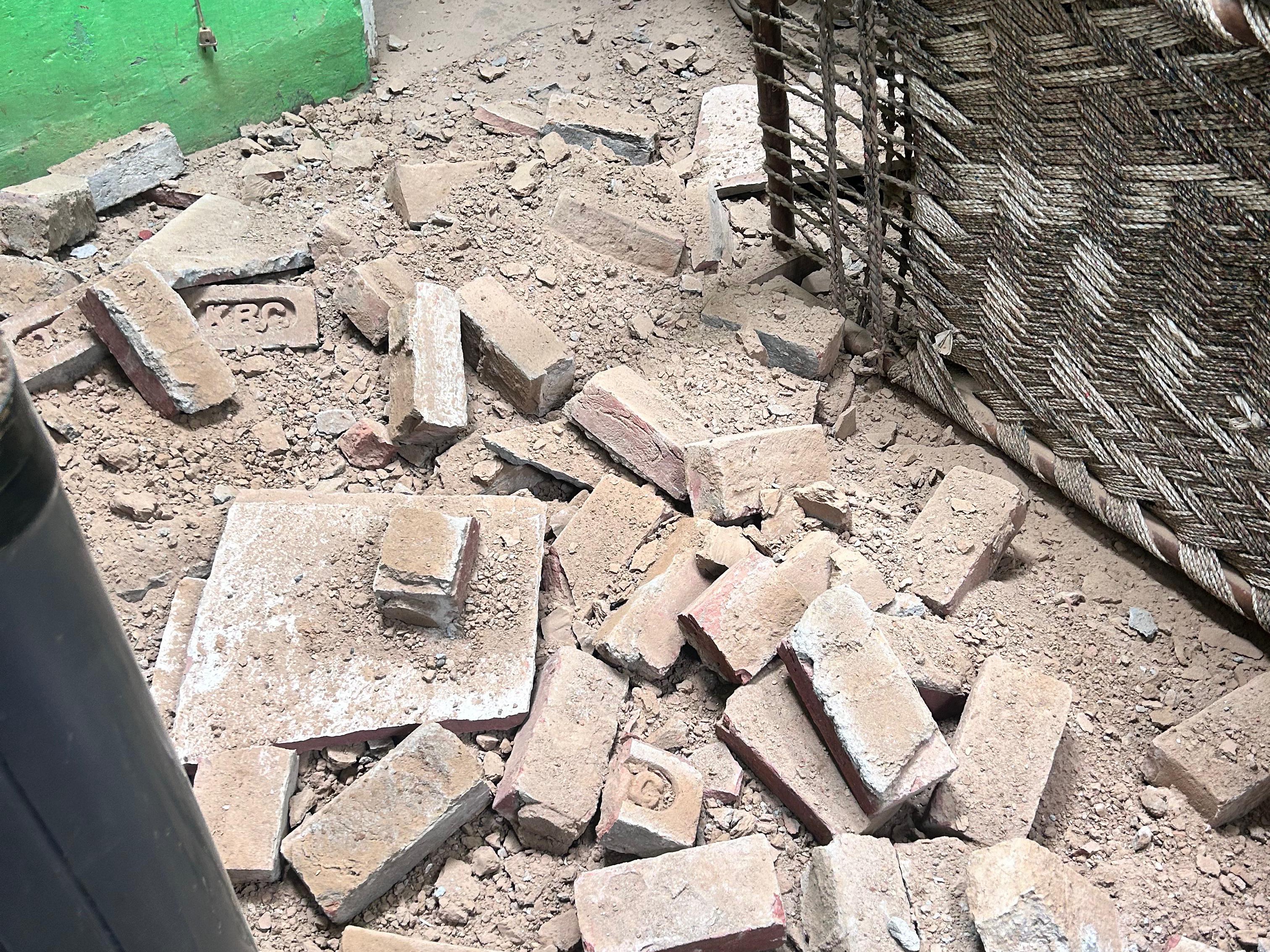 Ratol Roof Collapse | Water Tank Falls, Damages Home; 1 Lakh Loss