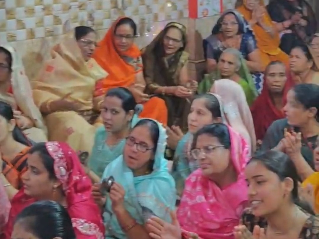 Bavara Narsingh Prakatya Utsav: Temple Decorated with Flowers | Bhajan ...