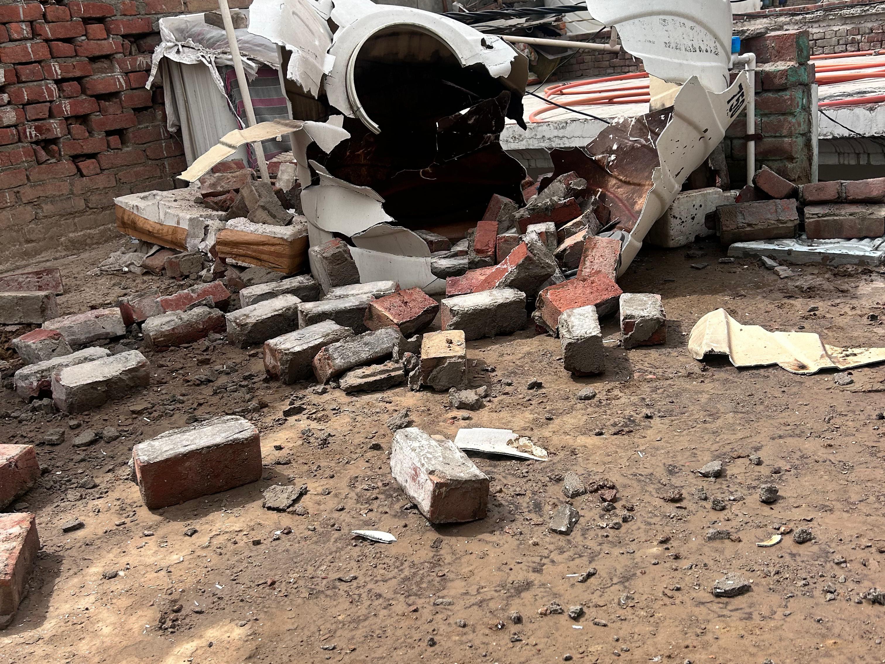 Ratol Roof Collapse | Water Tank Falls, Damages Home; 1 Lakh Loss