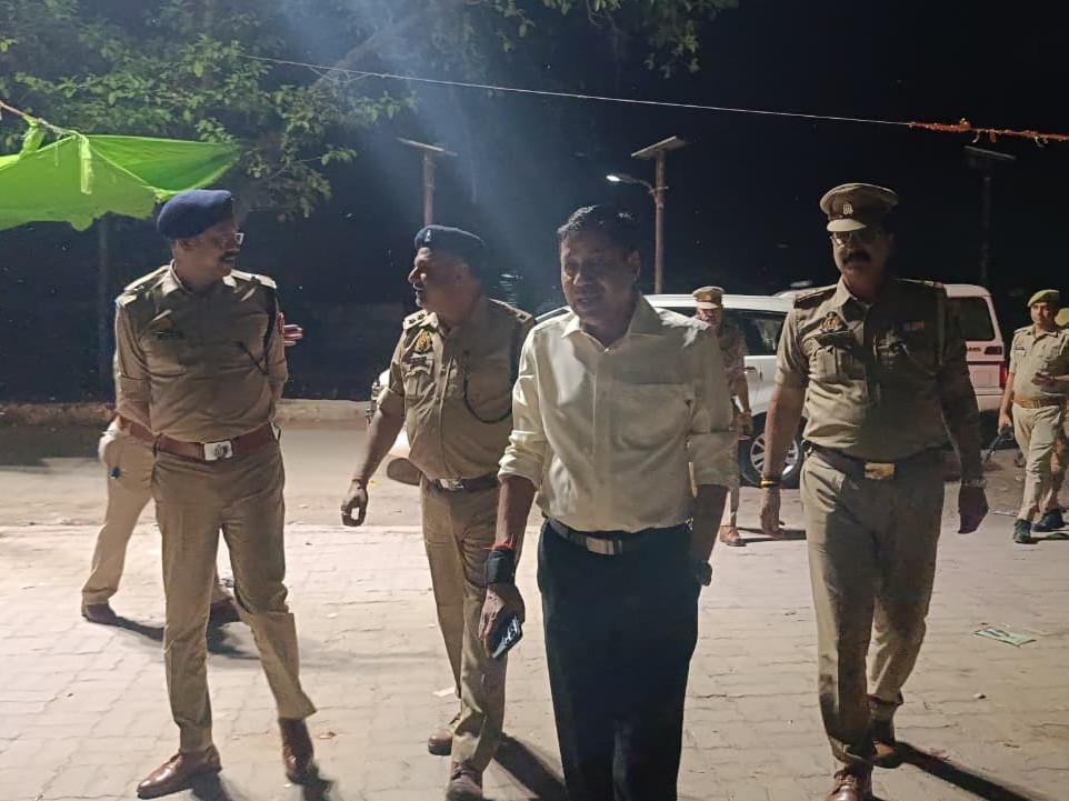 Unnao SSP Inspects Maa Chandrika Devi Temple Ghat Security