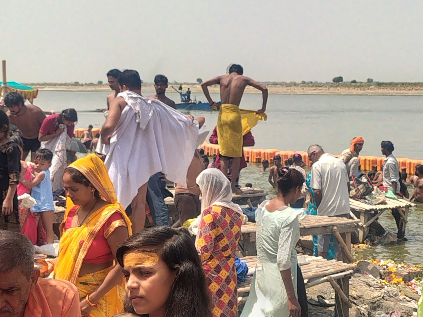 Shanta Devi Ghat Sees Pilgrim Flood on Amavasya Ganga Snan