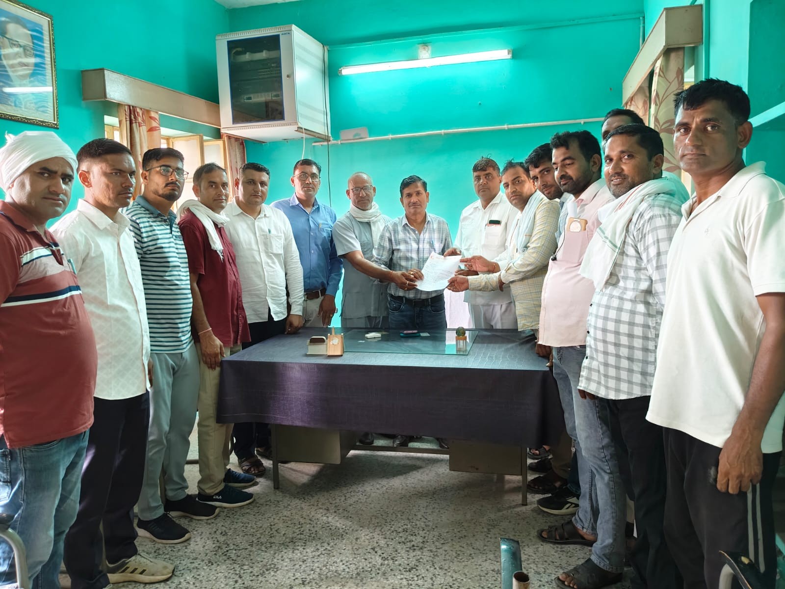 Jodhpur Discom Employees Protest; Demand Solutions from XEN Mukesh Kumar